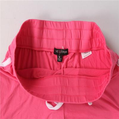 中国 ニットのピンクの女性の引きは92%ポリエステル8%スパンデックスをショートさせる 販売のため