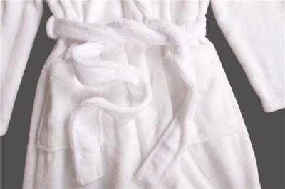 China Badjas van de Vrouwen van de Stockpapa100% Polyester de Witte Lange voor de Winter Te koop
