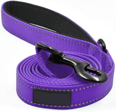 Cina Ampia logo su misura di marca riempito del guinzaglio del cane morbidezza riflettente di nylon disponibile in vendita