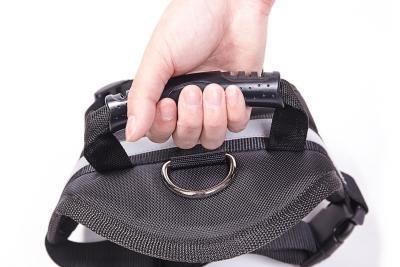 Cina Opzione riflettente di colori di sicurezza 7 della grande maglia molle durevole dell'imbracatura per cani doppia in vendita