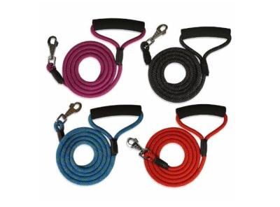 China Padded Handle Dog Training Leash Strong Medium Large Size With Multiple Colors for sale