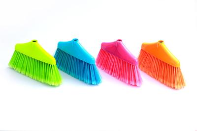 Cina La scopa variopinta del triangolo del PVC della grande plastica dell'OEM si dirige verso spazzare del pavimento in vendita