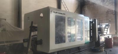 Cina Macchina per lo stampaggio ad iniezione ad alta tensione con 183 pressione di iniezione e 700 mm di trazione di apertura dello stampo in vendita