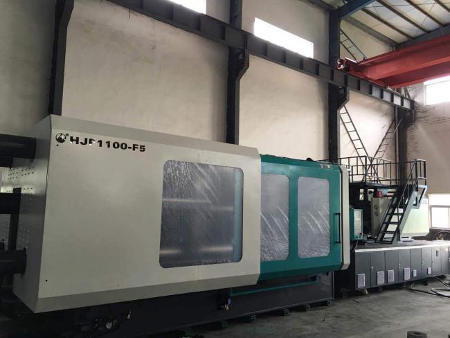 Auto Injection Molding Machine in manufacturing environment