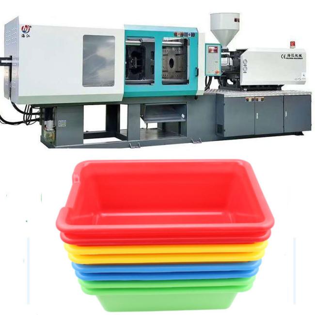 Auto Injection Molding Machine in operation