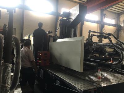 중국 530 톤 2개의 구멍 자동 빛 8.4 * 1.92 * 2.76M를 위한 플라스틱 사출 성형 기계 판매용