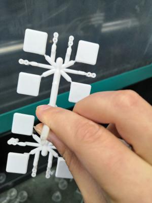 China Kleine Buis Plastic Injectie het Vormen Machine 8+8 Holten 10-15 Beeldverhaal/Min Te koop