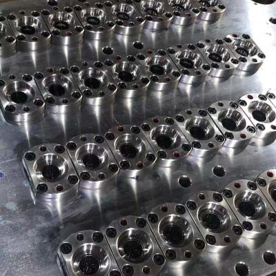 China 16 Holten Plastic Injectie het Vormen Machine 150L/Min 6Mpa 240T Te koop