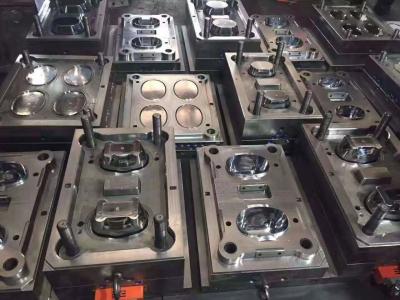 China Molde plástico de la caja de la comida de la máquina auto del moldeo a presión de la alta precisión modificado para requisitos particulares en venta