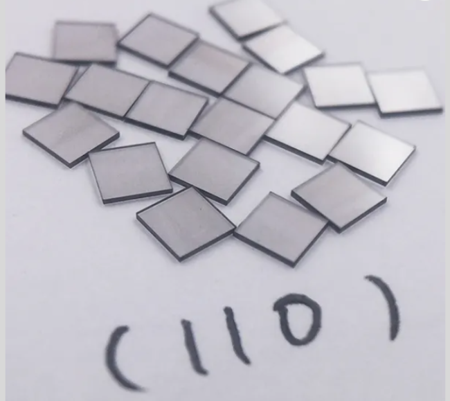 Multiple CVD diamonds arranged to show consistency in size and shape