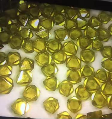 China Octaedro Diamantes Brutos Hpht Amarelo Industrial MCD Diamante Ponto Aguçado à venda
