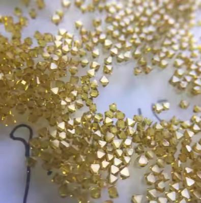 China Octaedro Diamantes Brutos Hpht Amarelo Industrial MCD Diamante Ponto Aguçado à venda
