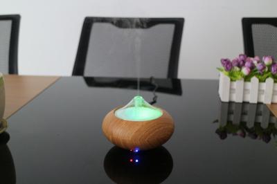 Cina 20ml/H Aromatherapy Essential Oil Diffuser Water Cube Ultrasonic Aroma Diffuser in vendita