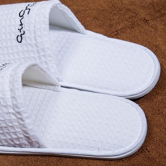 Disposable White Closed Toe Bathroom Soft Coral Fleece Waffle Hotel Slippers