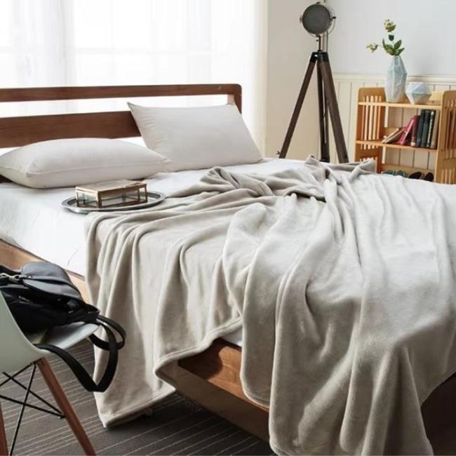 High Quality Super Soft 100% Polyester Plain Color Flannel Blanket (JRD895)