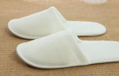 China Embroidery Logo Disposable Hotel Slippers Open Toe Style For Indoor Use for sale