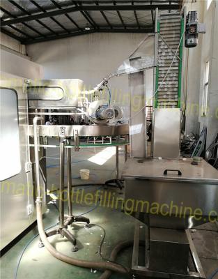 Cina La macchina di rifornimento pura automatica dell'acqua, macchina di rifornimento automatica del barattolo 6000BPH con difficoltà ha protetto il dispositivo in vendita
