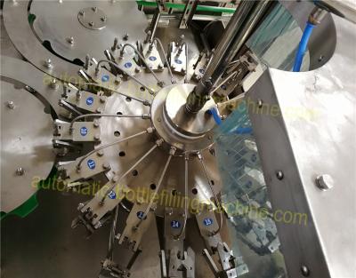 Cina La macchina di rifornimento pura automatica dell'acqua, macchina di rifornimento automatica del barattolo 6000BPH con difficoltà ha protetto il dispositivo in vendita