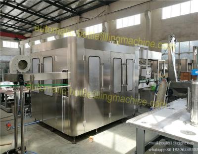 Cina 6.57KW ha carbonatato la macchina di rifornimento della soda, l'imbottigliamento e la tappatrice 7000BPH 500ML in vendita
