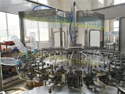 Cina Il materiale da otturazione isobarico ha carbonatato l'attrezzatura imbottigliante 7000BPH della bevanda per la bevanda di energia in vendita