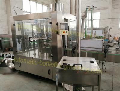 Cina Imbottigliatrice automatica rotatoria di Monoblock per 250 - 2000ml ha imbottigliato l'acqua purificata in vendita