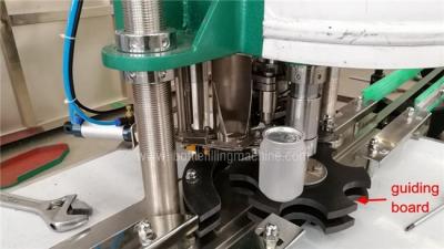 Cina Cucitore della macchina di rifornimento della latta di bevanda della cima di schiocco del barattolo di latta, piccola macchina di rifornimento del succo in vendita