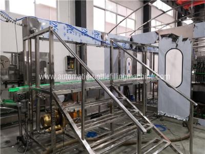 China 3 em 1 máquina de enchimento carbonatada da bebida para a fatura de alta velocidade do refresco da energia à venda