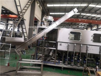 Cina 900BPH macchina di rifornimento dell'acqua da 5 galloni, capsulatrice Machine del riempitore di Rinser in vendita