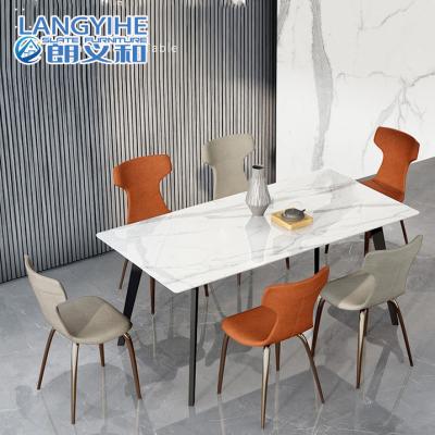 Cina Tavolo da pranzo di marmo rettangolare minimalista della lastra della roccia nordico in vendita