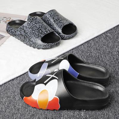 Cina Pantofole fresche respirabili della casa del bagno delle donne del fumetto di Flip Flop Lightweight Graffiti della spiaggia dello scorrevole di prezzo franco fabbrica per gli uomini in vendita