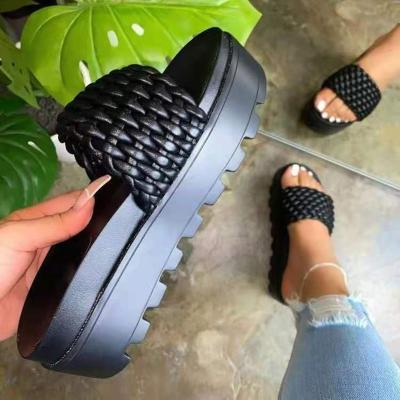 China Spot large size weaving upper thick sole slippers wholesale Fashion Summer Flat non-slip Sandal For Ladies and Women for sale