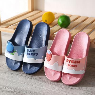 Cina Sandali piani di vendita di nuova delle donne delle pantofole di estate della casa delle scarpe del bagno del fumetto delle coppie estate dell'interno sveglia antisdrucciolevole calda della frutta in vendita