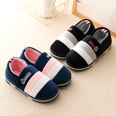 Cina Scarpe inferiori spesse antisdrucciolevoli calde della famiglia di nuovo di progettazione del tallone inverno inclusivo su ordinazione delle pantofole per gli uomini e le donne in vendita
