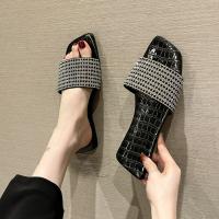 China Large Size Solid Color Stylish Ladies Sandals Rhinestone Sequins Upper for sale