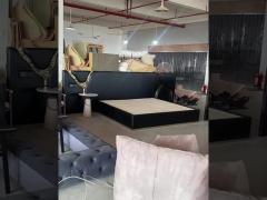Het Ingelegde Gouden Roestvrije staal van de Lapiazkoning Upholstered Platform Bed