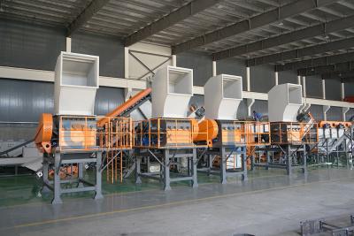 Cina Frantoio di plastica bagnato delle lame di alta efficienza 2000kg/hr D2 per le bottiglie dell'ANIMALE DOMESTICO in vendita