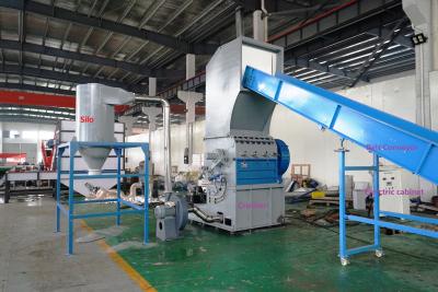 Cina Frantoio di plastica bagnato delle lame di alta efficienza 2000kg/hr D2 per le bottiglie dell'ANIMALE DOMESTICO in vendita