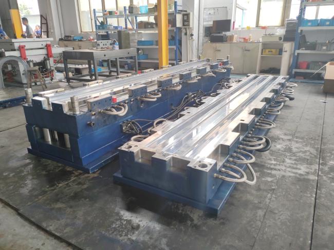 SMC compression mold manufacturing process