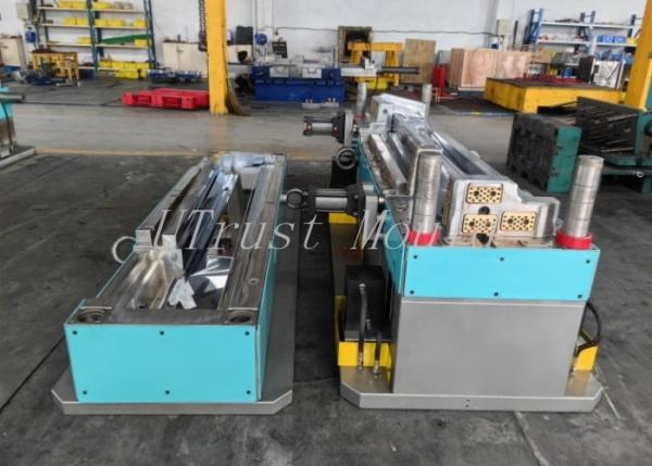 Quality SMC Train Door Frame Compression Mold 300000 Shots P20 Steel for sale