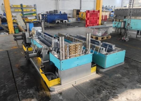 Quality SMC Train Door Frame Compression Mold 300000 Shots P20 Steel for sale