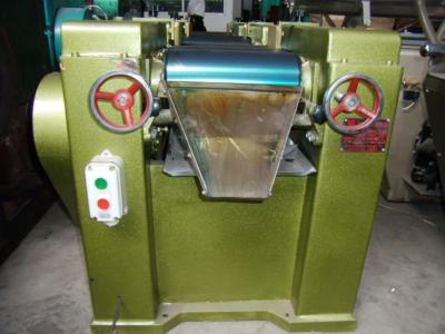 China Pigment Paste Three Roll Mill / Triple Roll Mill For Grinding 4kw Motor for sale