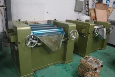 China 7.5kw 3 Roll Milling Machine / Triple Roll Mill For Printing Ink 695mm Rollers length for sale