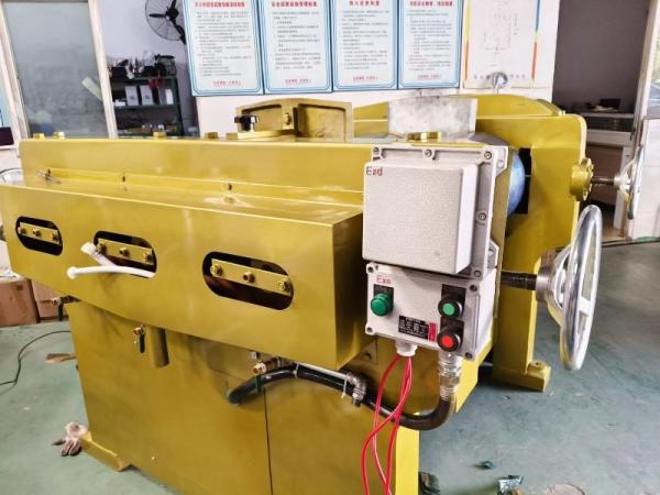 Quality Printing Ink 3 Roll Mill / Triple Roll Mill Machine 810mm / 1000mm Length 380V for sale
