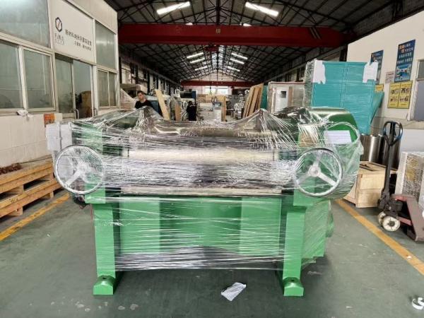 Quality Printing Ink 3 Roll Mill / Triple Roll Mill Machine 810mm / 1000mm Length 380V for sale