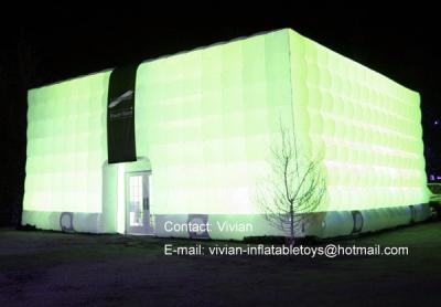China La tienda inflable blanca ligera para hacer publicidad, fábrica del cubo del LED vende directamente la tienda del cubo con el ventilador de CE/UL en venta