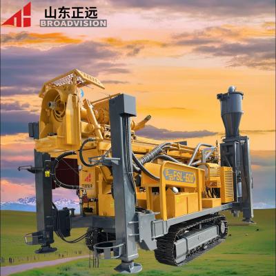 Cina Pescante di perforazione per pozzi d'acqua cingolato con forza di sollevamento di 37t, velocità di sollevamento rapida di 30 m/min e consumo d'aria di 16-55 m3/min in vendita