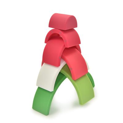 China O assentamento do arco-íris obstrui brinquedos empilháveis do ODM da melancia para o bebê de um ano à venda