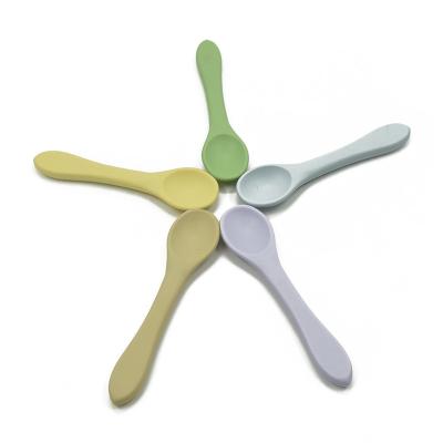 China Ergonomicall Zacht Uiteinde die FDA-Silicone het Voeden Lepel voor Baby opleiden Te koop