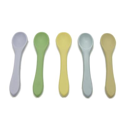 China Ergonomicall Zacht Uiteinde die FDA-Silicone het Voeden Lepel voor Baby opleiden Te koop