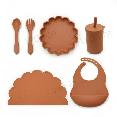 Cina Piastrina 100% di aspirazione del bambino del silicone di autoalimentazione con la forcella del cucchiaio in vendita